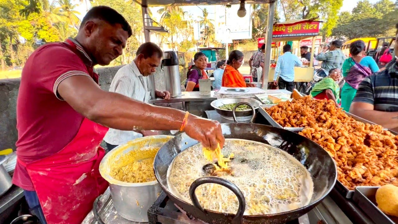 Famous Snacks Kanda Chura Pakoda | Kanda Chura Bhajji in Sangli ...