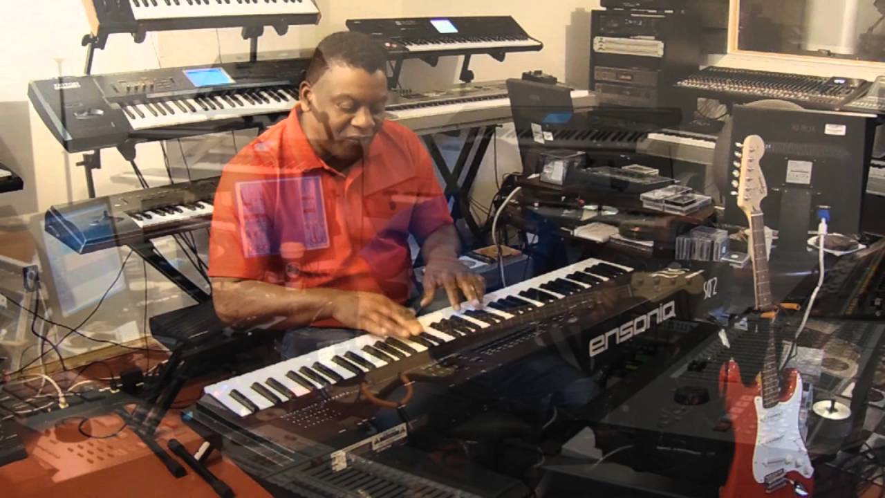 Marcellus Green Laying down a piano & organ solo to track - YouTube