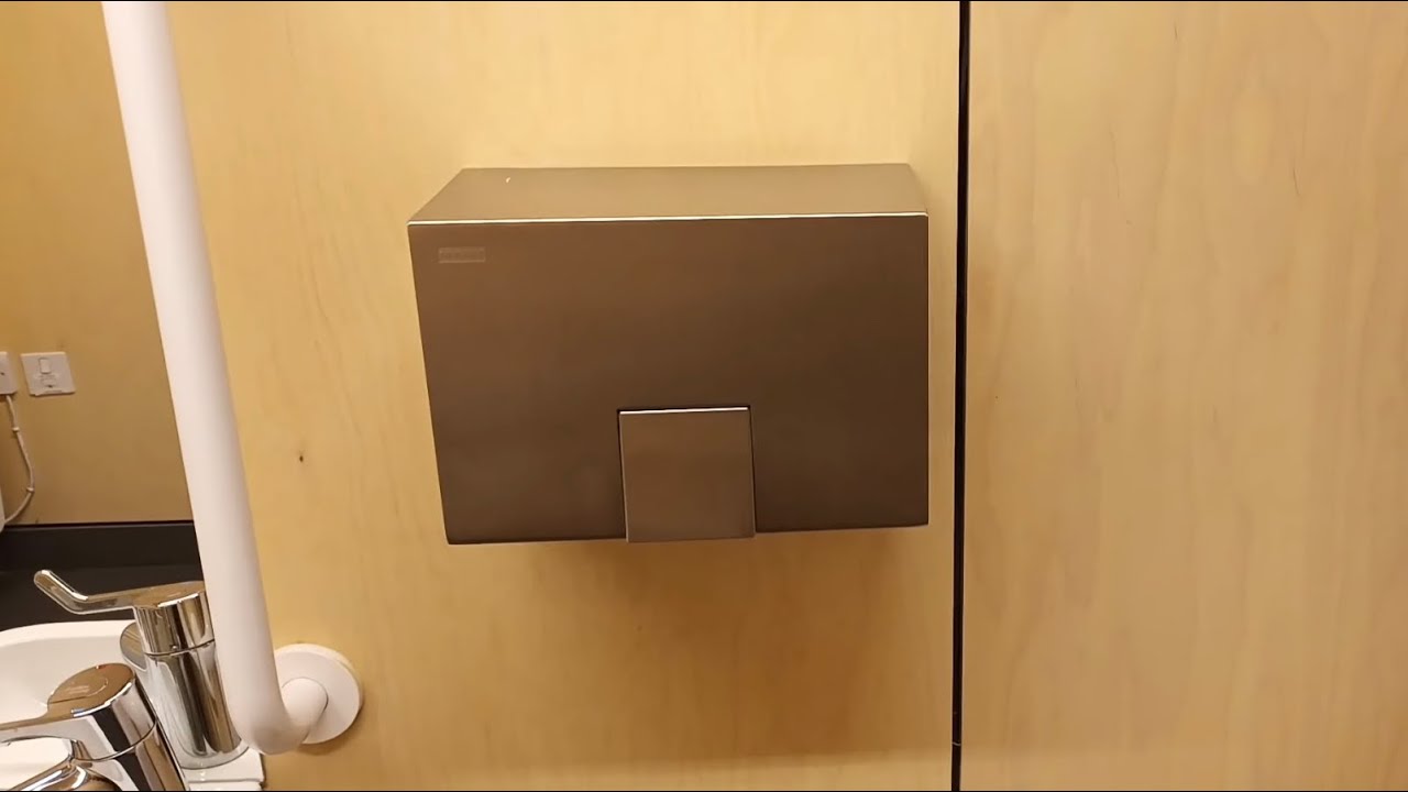 HOKWANG (Franke) Hand Dryer at Auckland Tower, Bishop Auckland 🚼♿️ ...