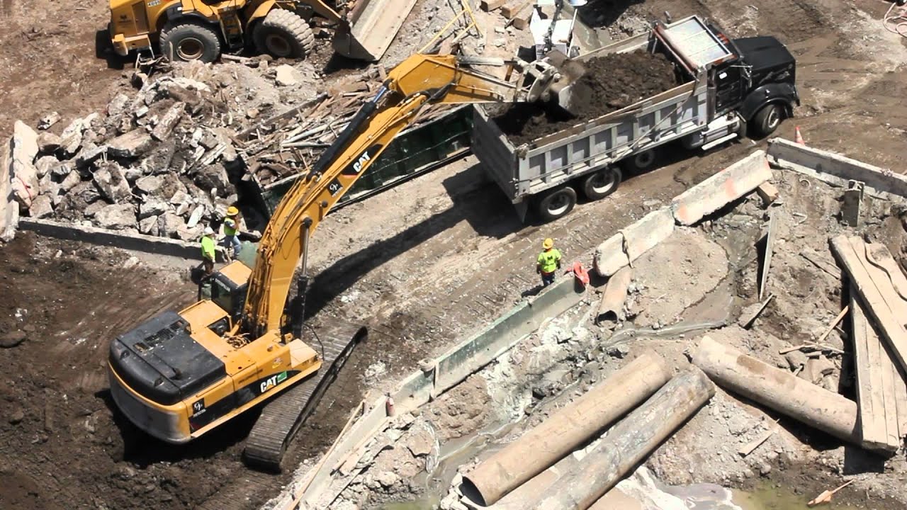 Cat 345DL Excavator pushing out a loaded dump truck - YouTube