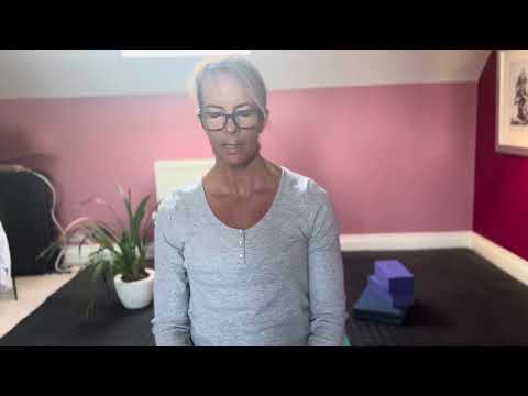 Chin Lock Breathing Practice (Jaladhara Banda) - YouTube