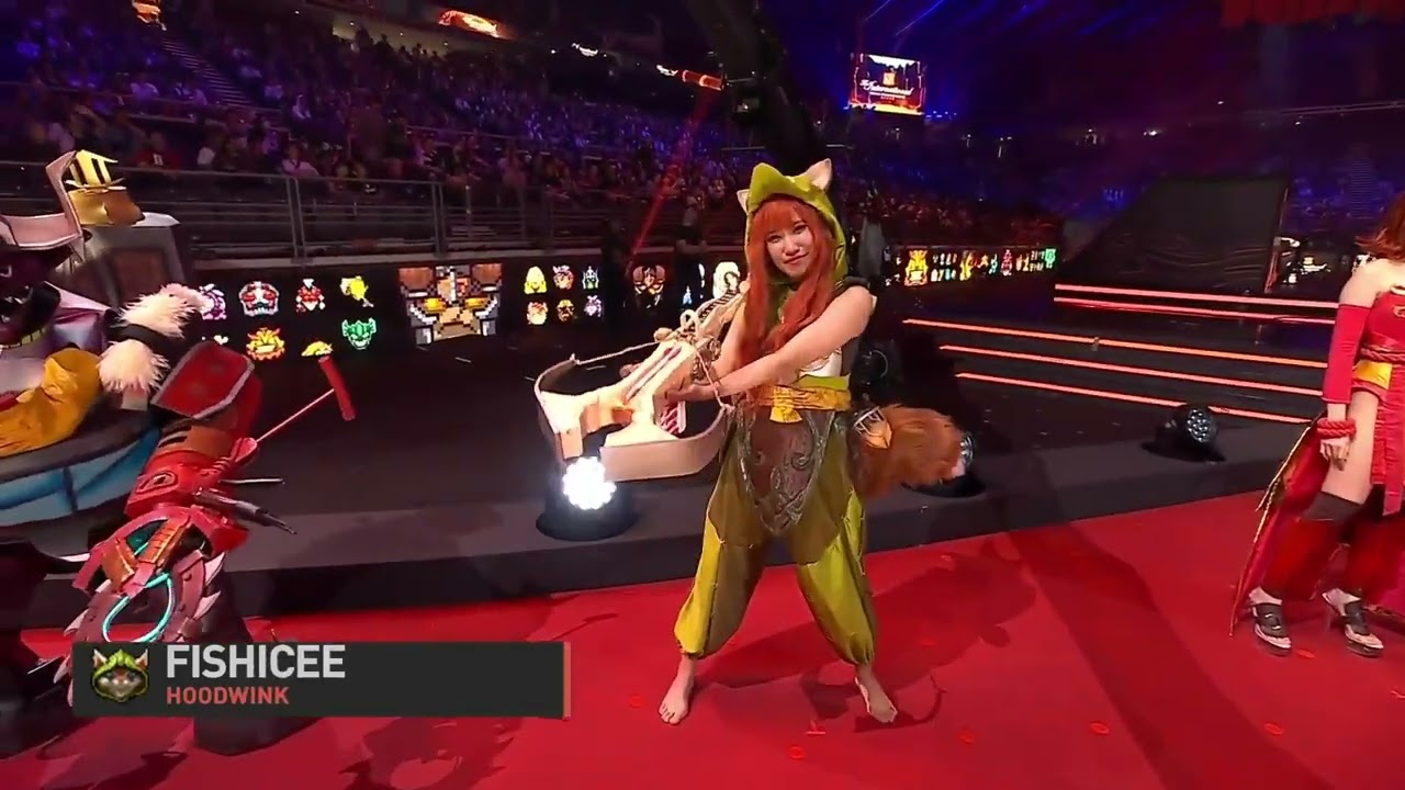 HOODWINK MANGO COSPLAY - YouTube