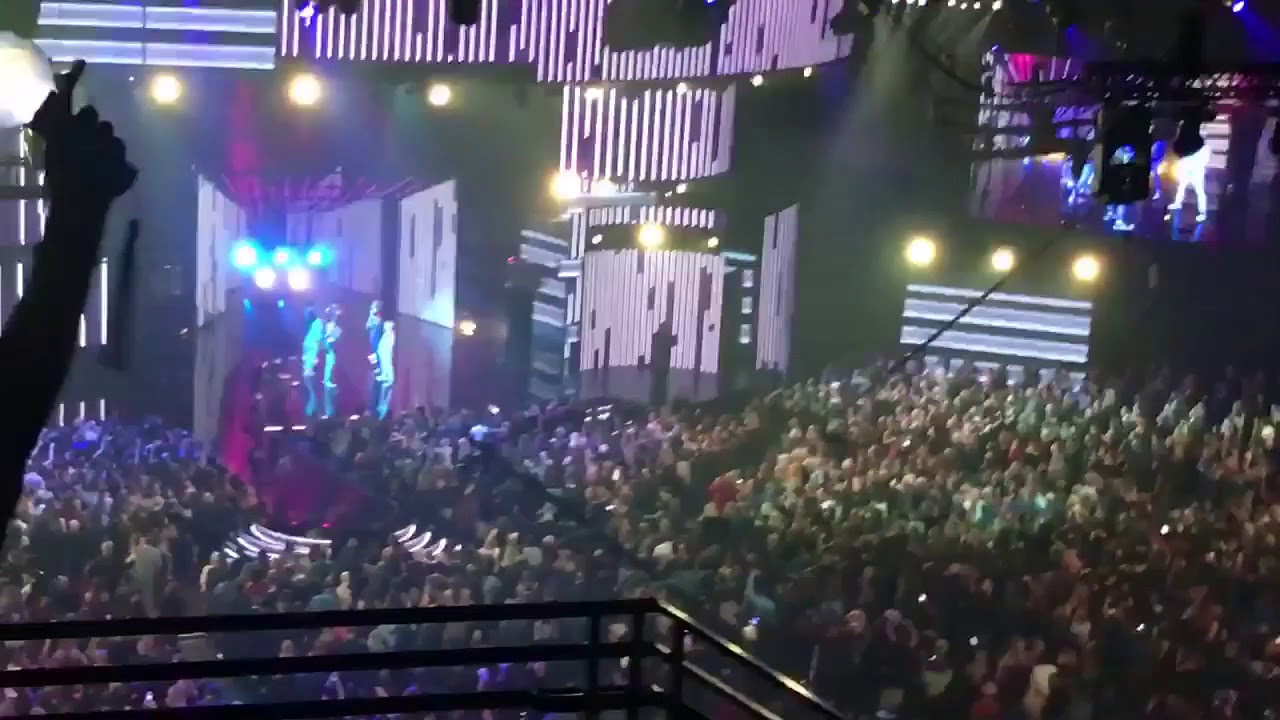 BTS AMAs Debut Full Performance - HD VIDEO - AMA에서 처음으로 라이브 공연 - YouTube