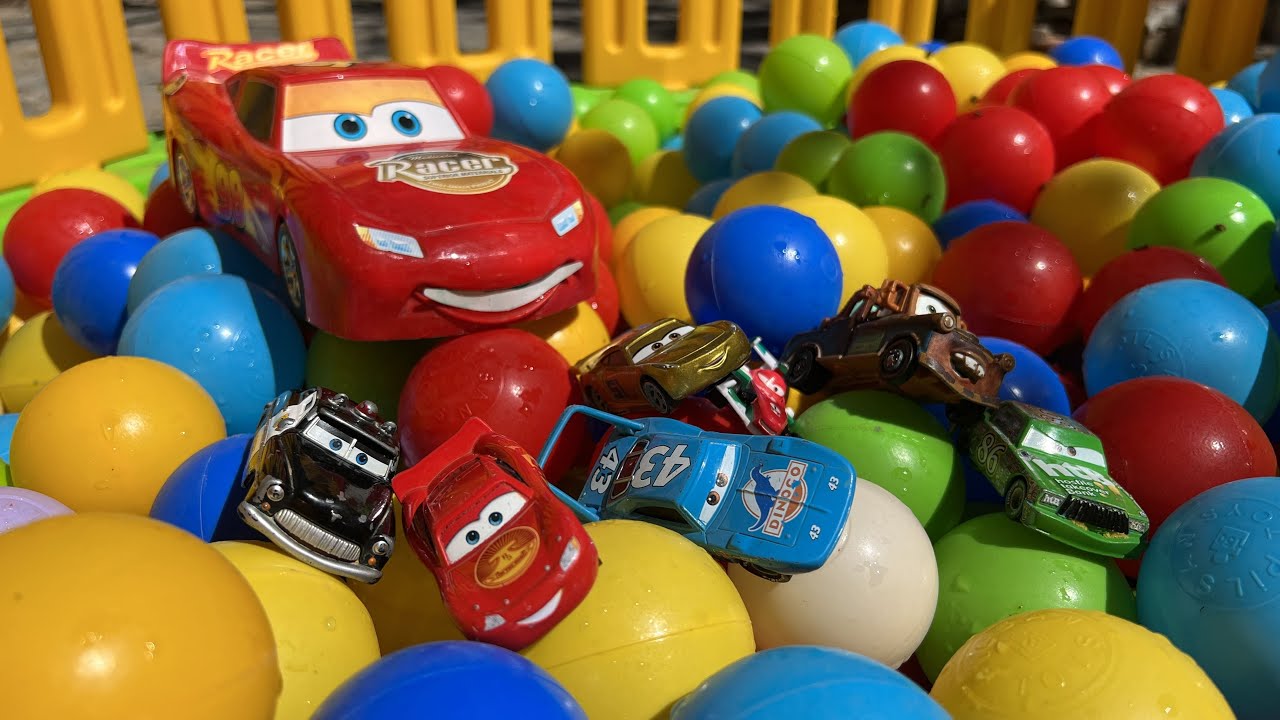 Disney Pixar Cars fall into the water: Lightning McQueen, Mater ...