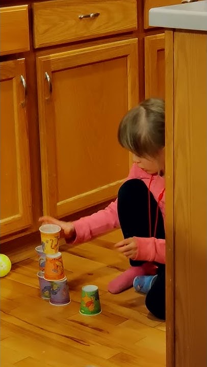 Игра со стаканами. Playing with cups - YouTube