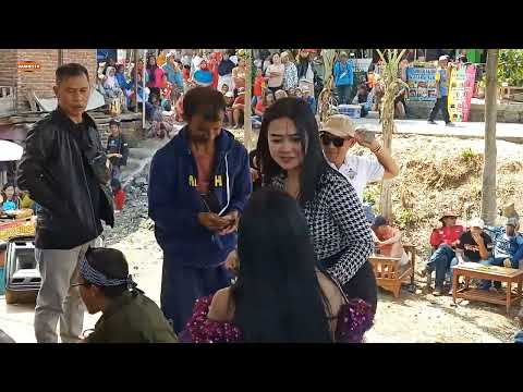 JOGET BEBAS PEGANG DI GOYANG SAMAPAI BASAH