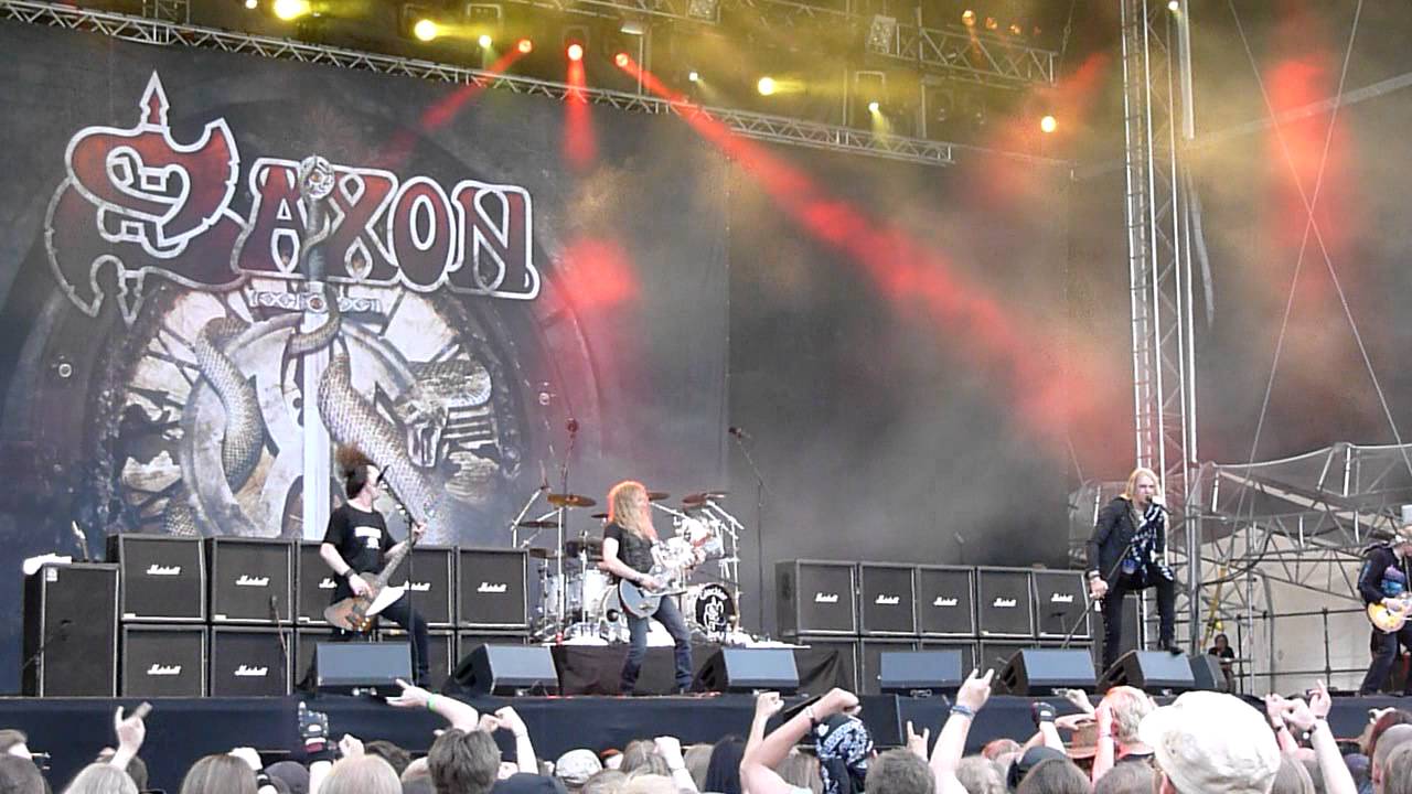 Saxon - 747 (Strangers In The Night) (live) - YouTube