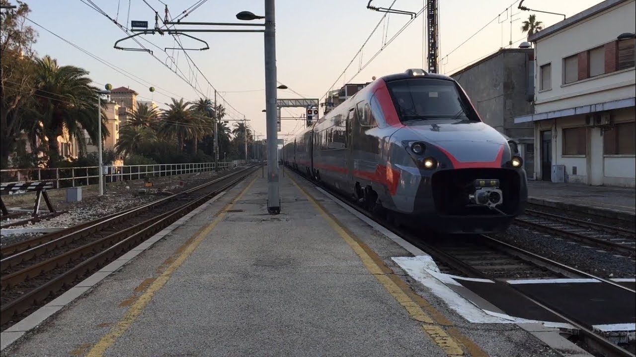ETR 700 in livrea Frecciargento in transito a San Benedetto del Tronto ...