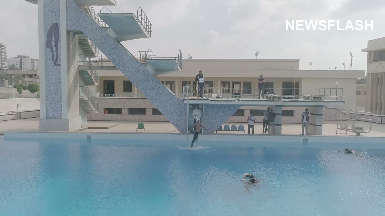Swimmer Sets World Record For Mermaid Fin Jump - YouTube