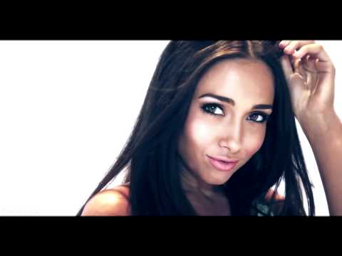 Model Edit: Victoria Moore