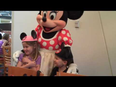 Meeting Mini Mouse - YouTube