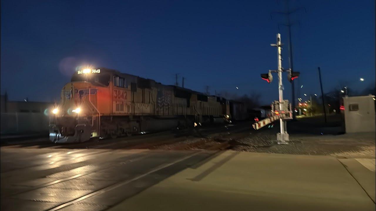 UP SD70M Duo Leads A UP Manifest/Autorack Train In LaGrange, IL On March 1, 2025 - YouTube