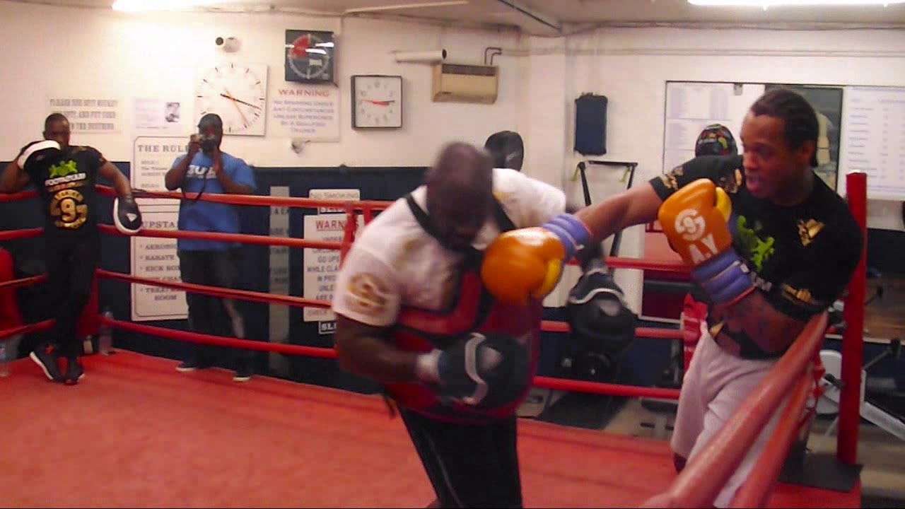 ANTHONY "BEAST" YARD & TUNDE AJAYI / MEDIA WORKOUT @ PEACOCK BOXING ...