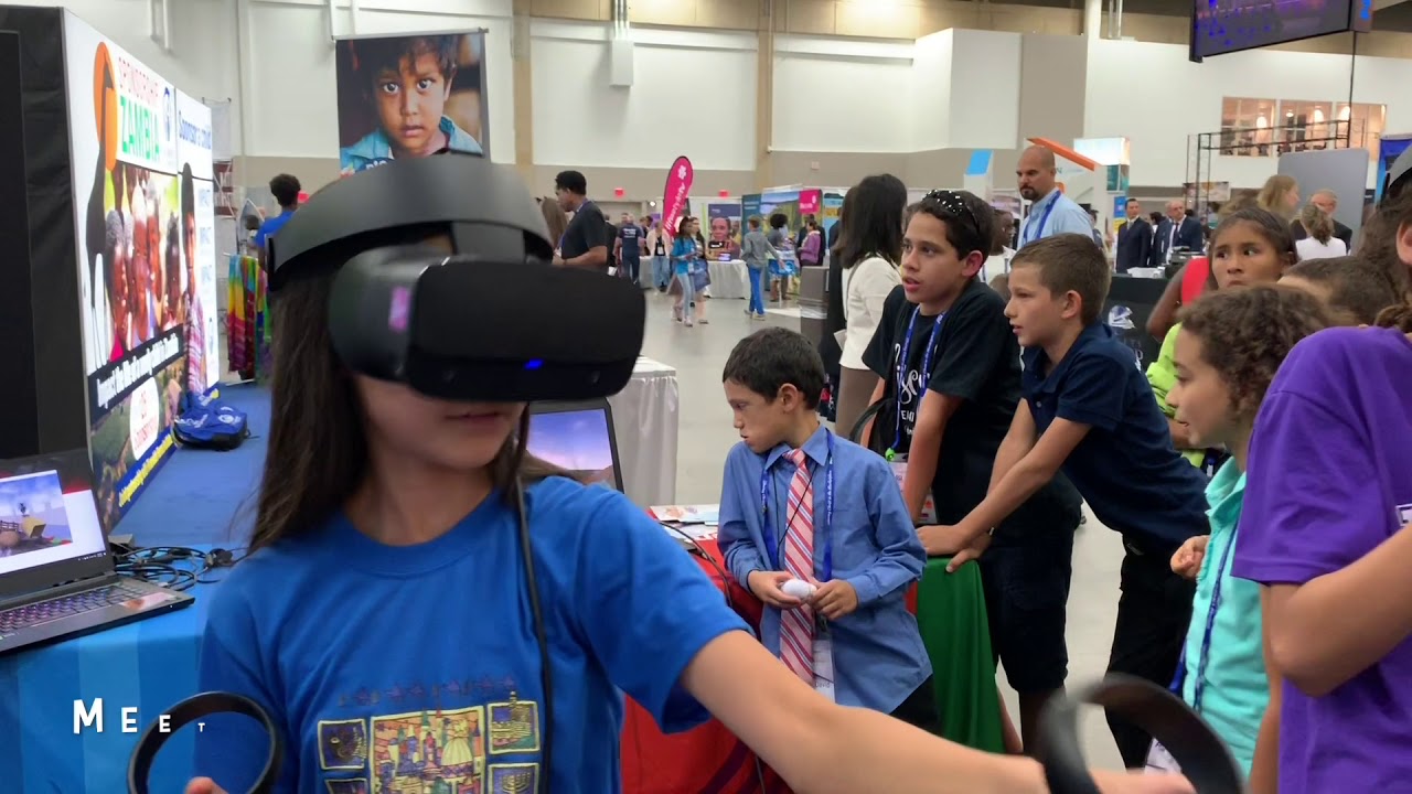 David & Goliath in VR @ Oshkosh 2019 - YouTube