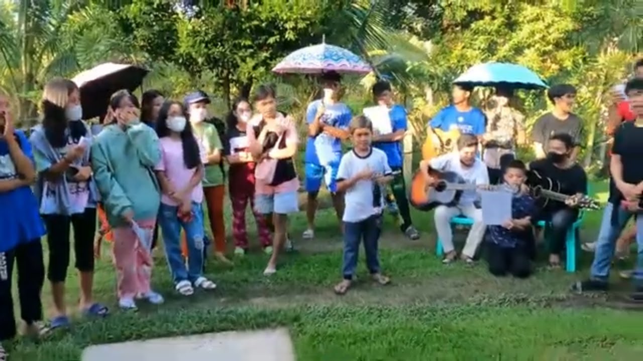 Philippine Kids Goes Caroling - The first for 2022 - YouTube