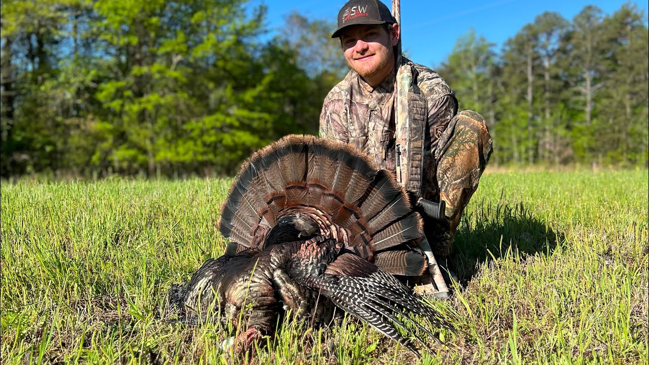HARD Gobbling Turkey With Fan - First Bird! - YouTube