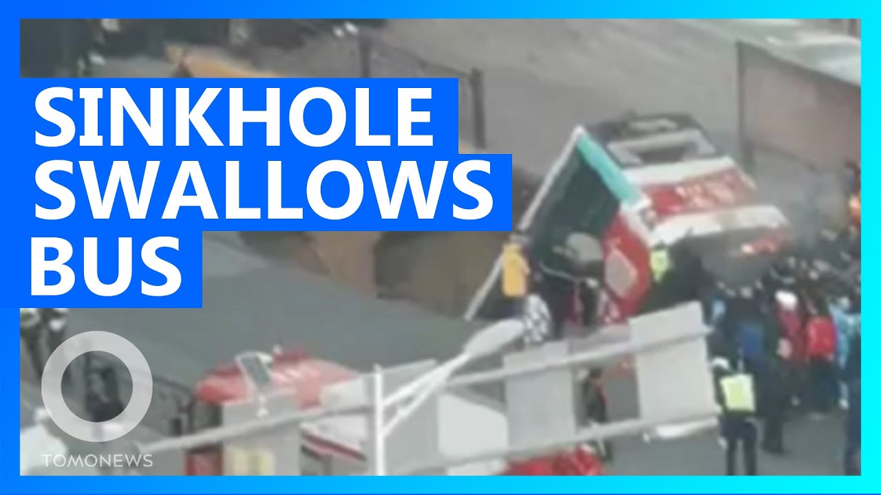 Sinkhole SWALLOWS bus in China - TomoNews - YouTube