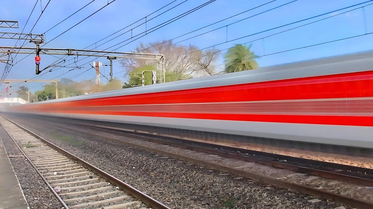 When VVIP Prayagraj Express First Time Burning Tracks At 130 KMPH ...