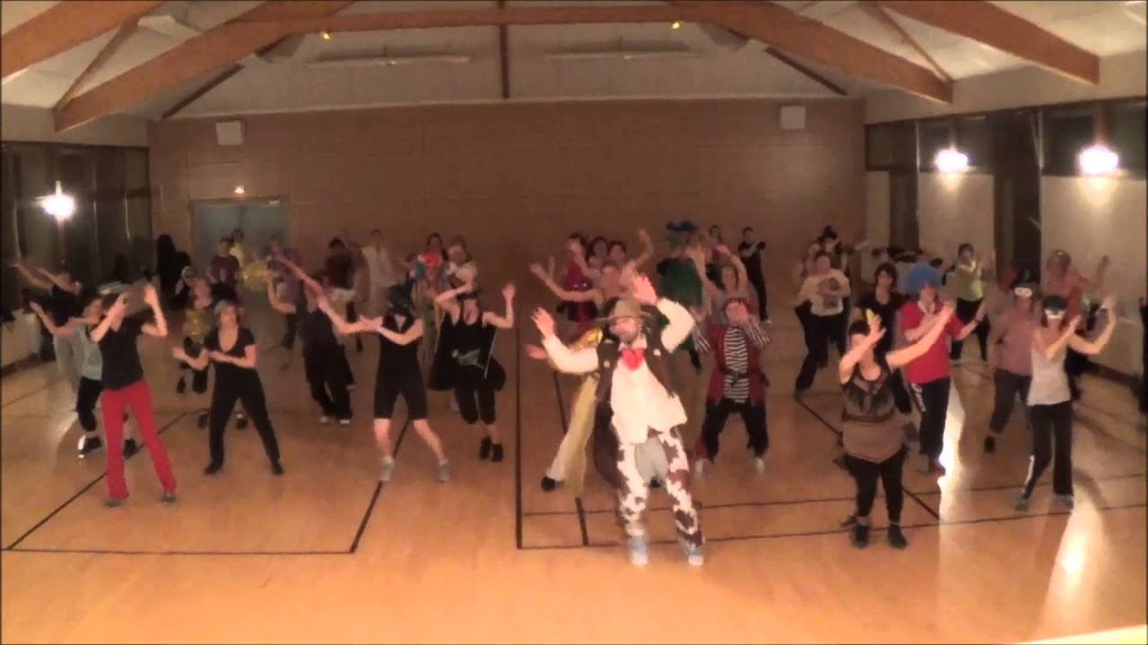 ZUMBA REMY LES MARCHES DAME UN BESITO - YouTube