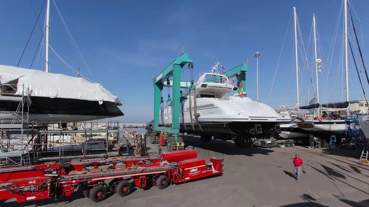 The launch of new Mangusta 132 (Viareggio, Italy) - YouTube