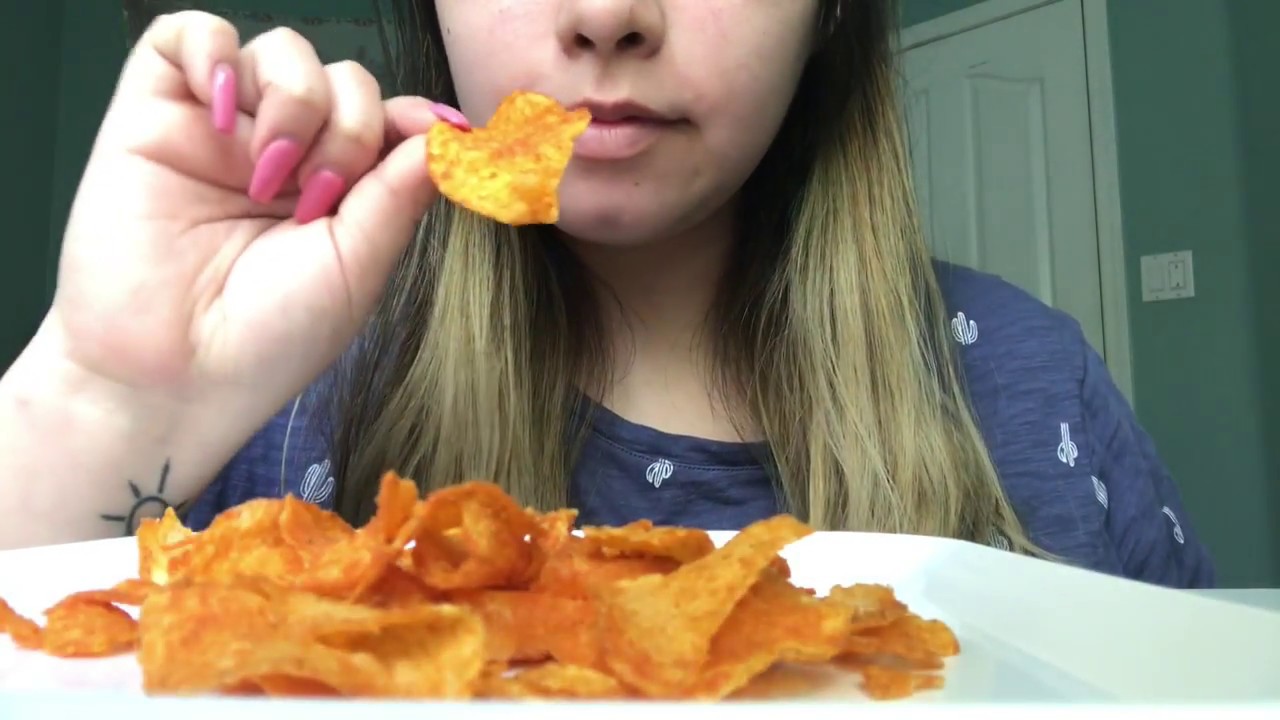 Bbq Chips ASMR ( Loud Crunch Sounds) - YouTube