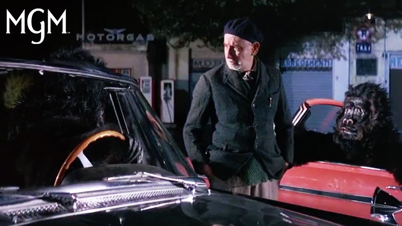 THE PINK PANTHER (1964) | Costumed Car Chase | MGM - YouTube