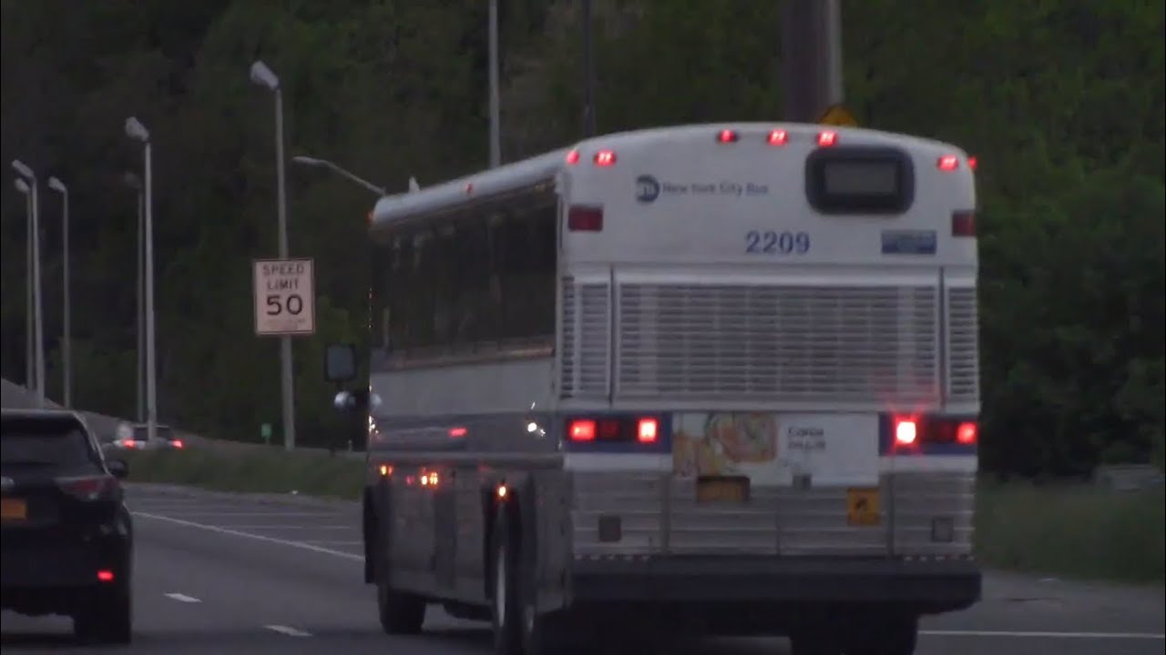 MTA Bus: 2001 MCI D4500 2209 - YouTube