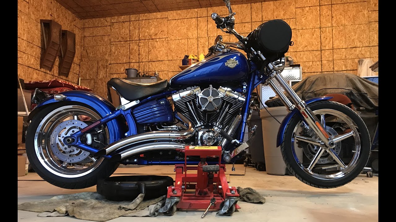 This is how I do the Oil Change on my 2009 RockerC (FXCWC) [4K] - YouTube