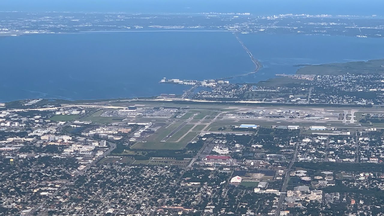 United Airlines | UA1970 | EWR-TPA | Landing in Tampa | Runway 1R - YouTube