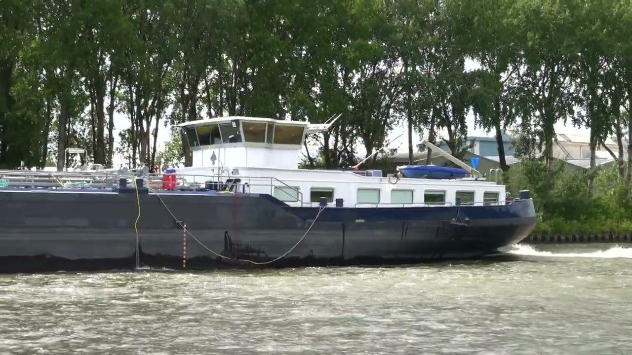 ⛴ 'FALCON' tankschip van 2021 uit Antwerpen, 02339315, gespot 26 07 ...