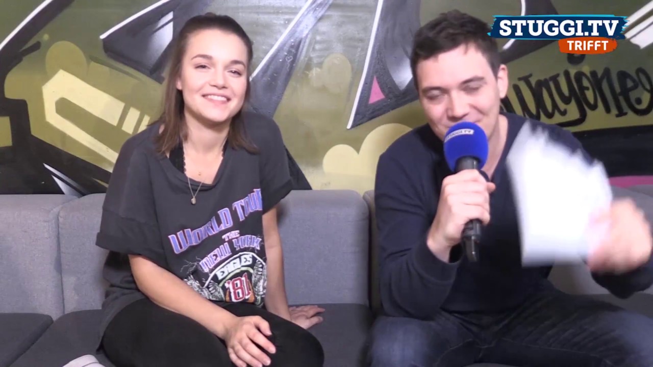 Singer-Songwriterin Lotte: "Auf beiden Beinen" ins Musikbusiness - YouTube