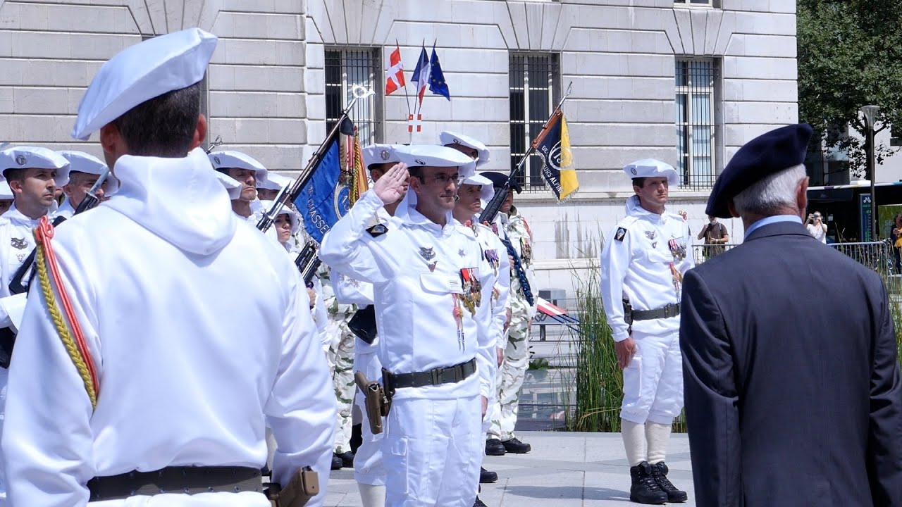 Nouveau chef de corps au 13e BCA - YouTube