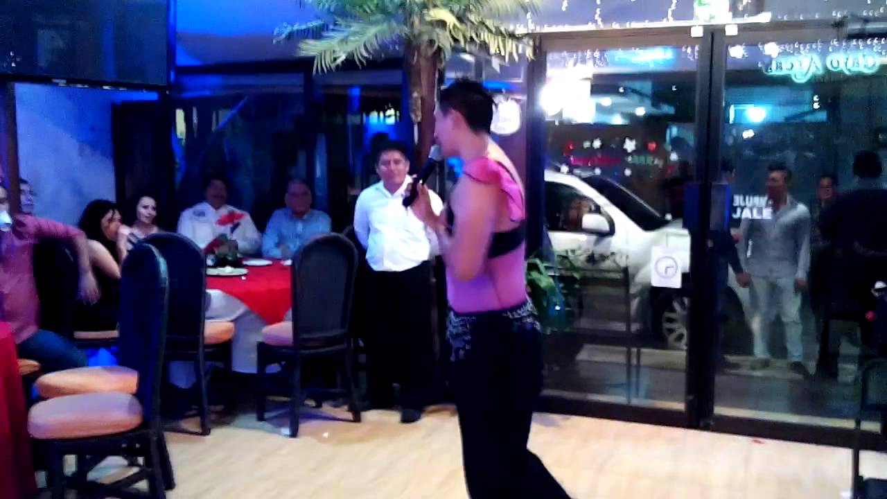 El flaco y chiko pollo - YouTube