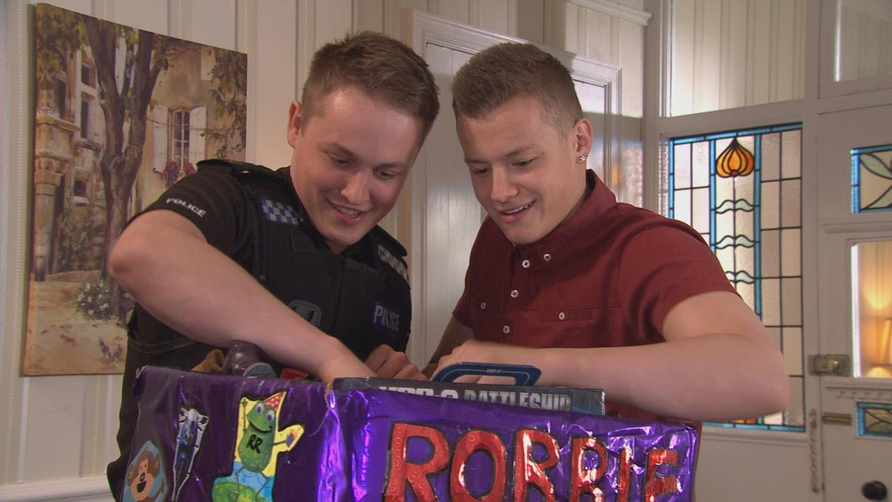 Hollyoaks Robbie And Jason Exit Review - YouTube