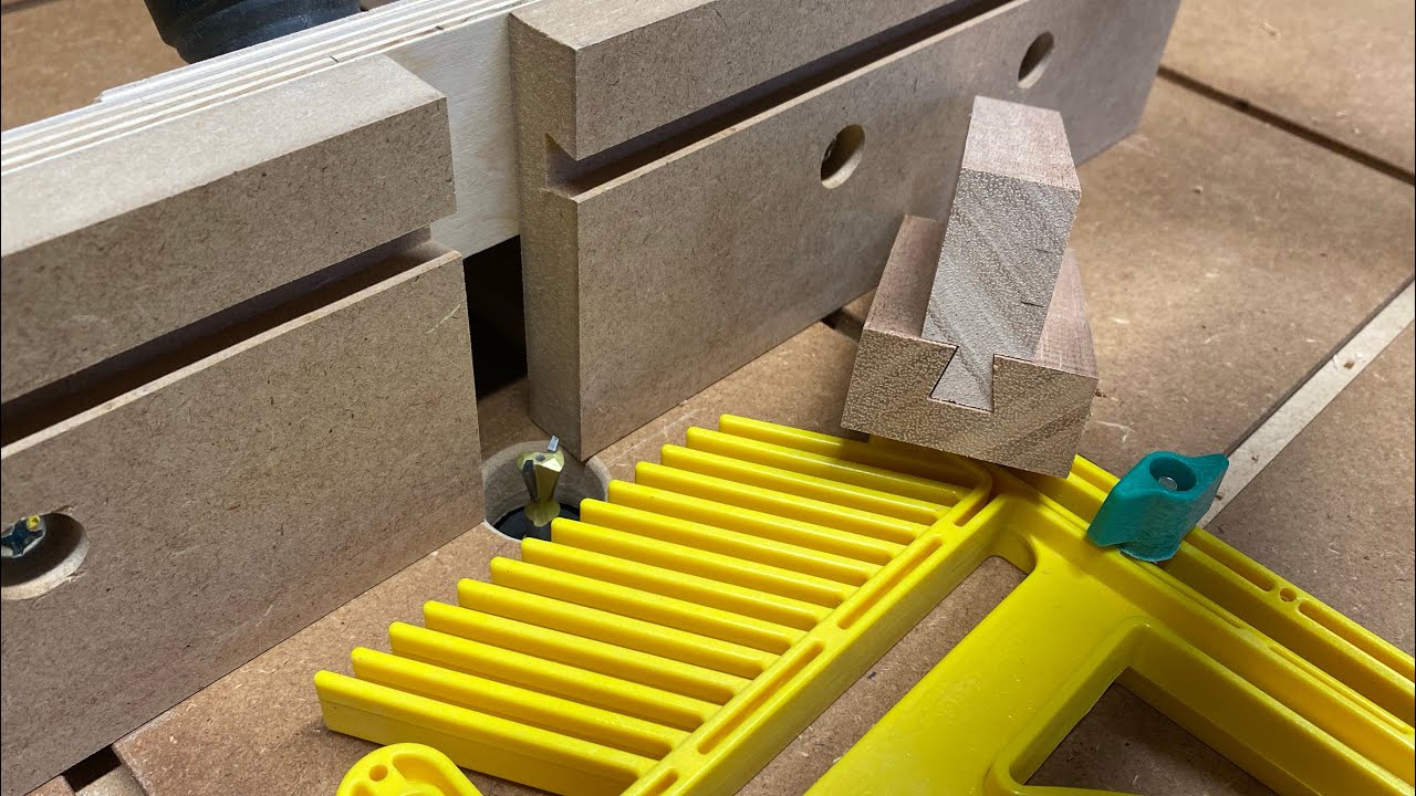 Sliding Dovetail On Router Table - YouTube