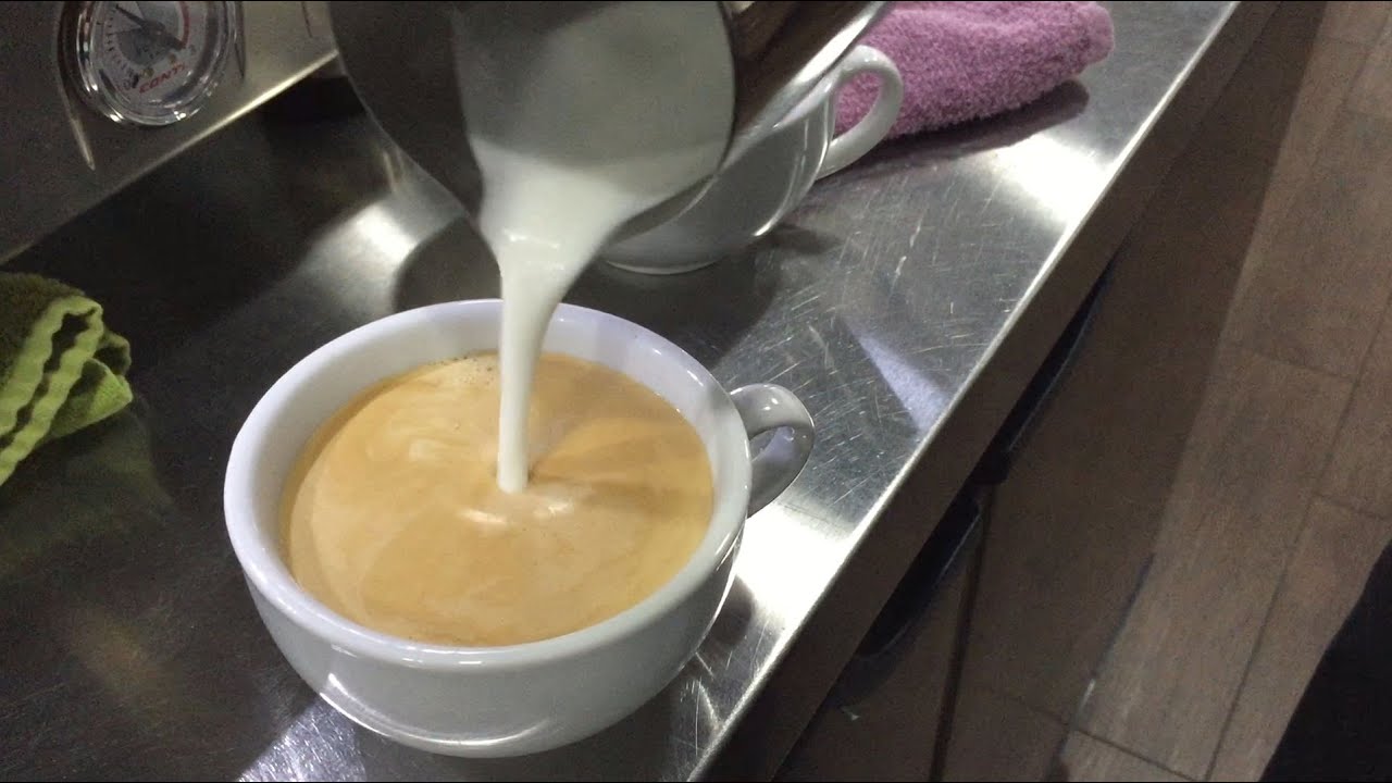[24] Making a strong Latte versus a Fluffy Latte - YouTube