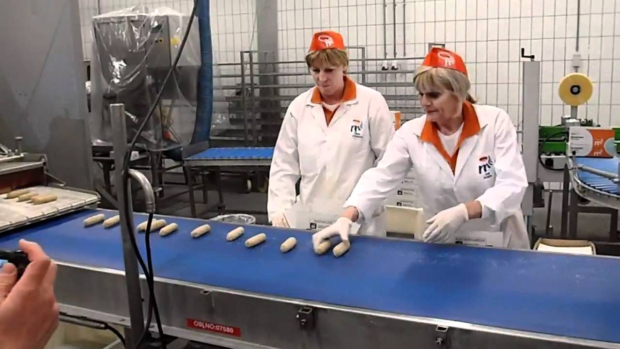 Op bezoek in de fabriek van MORA - YouTube