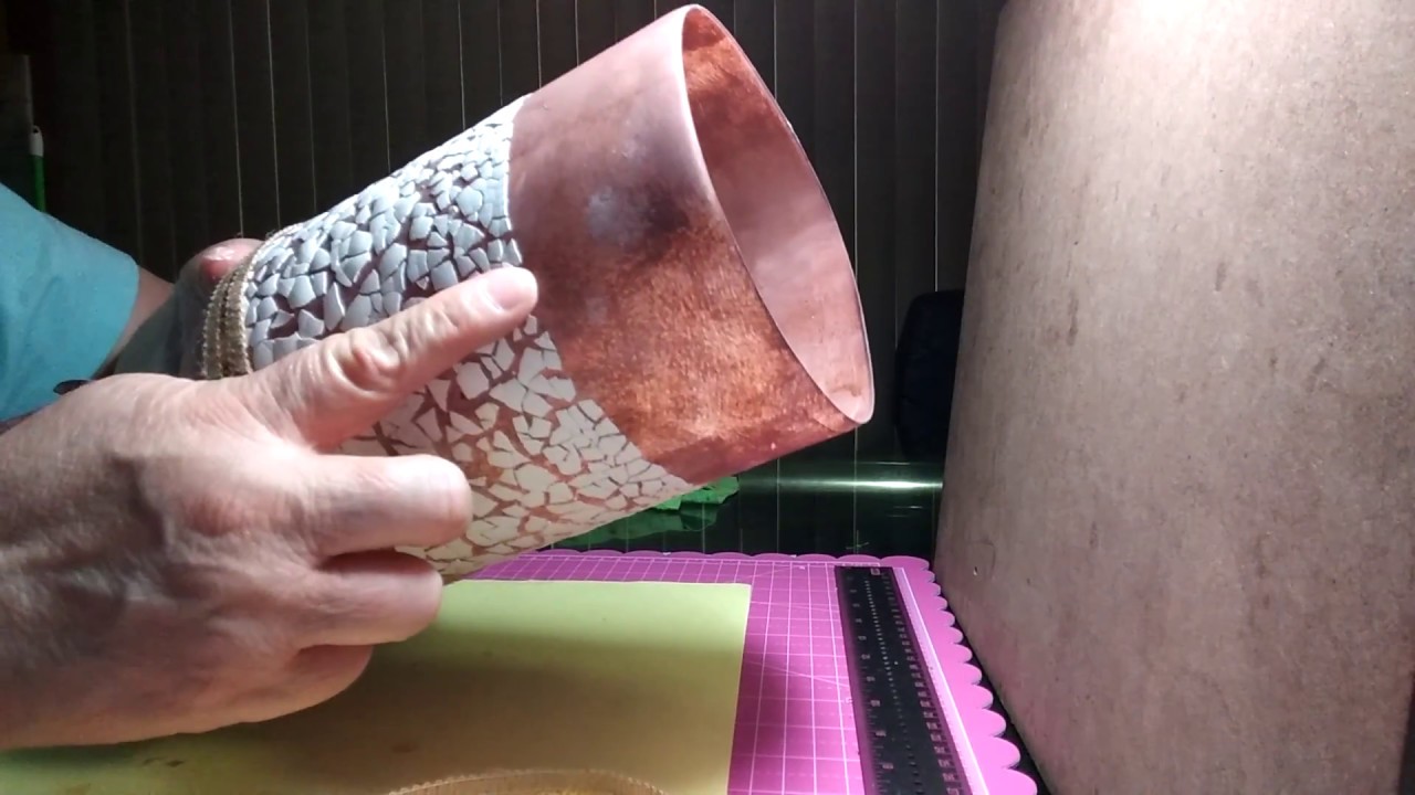 Lampara con botella plastica reciclada y cascara de huevo-upcycled ...