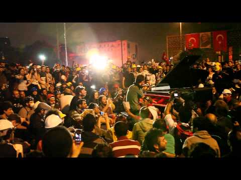 Taksim Anıtı'nda Piyano Resitali Yiğidim Aslanım Burda Yatıyor Canlı  Gezi Parkı HD