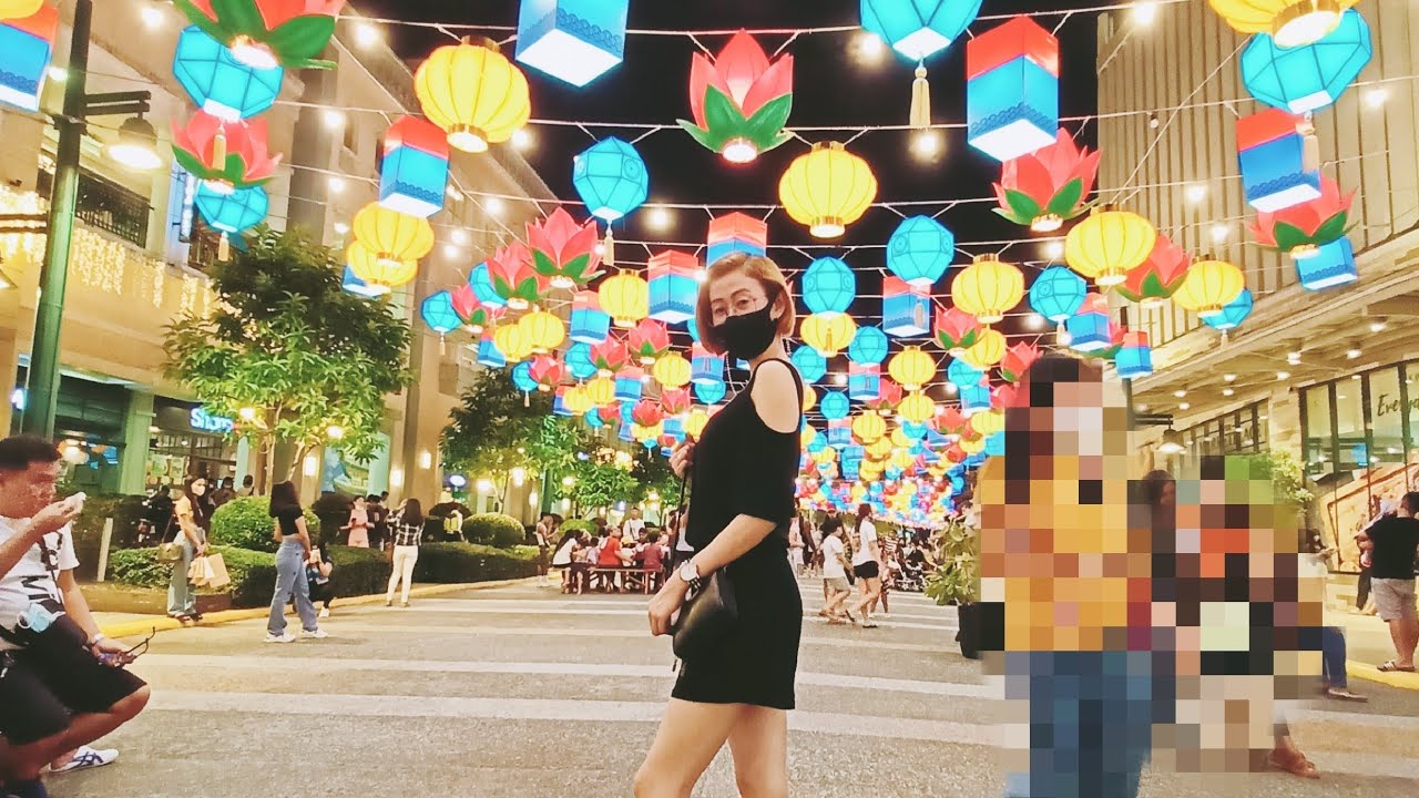 Festive walk iloilo!! - YouTube