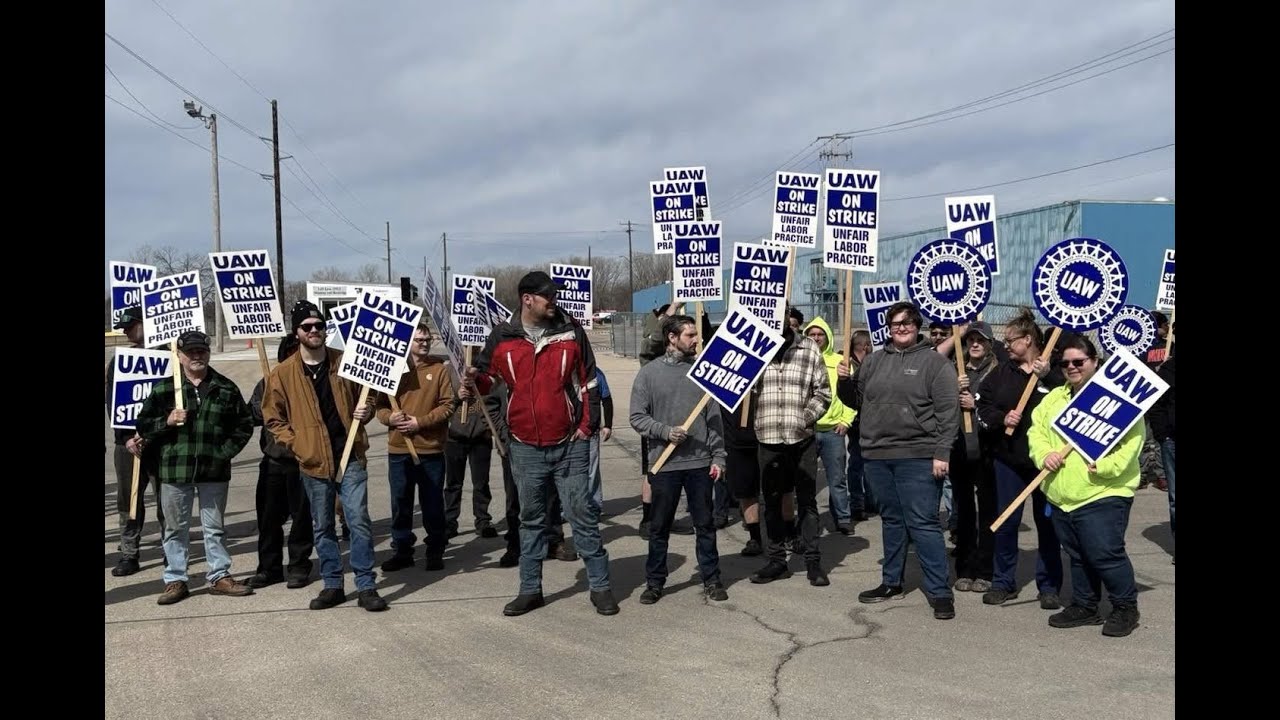UAW Local 291 striking Cummins in Oshkosh, WI - YouTube