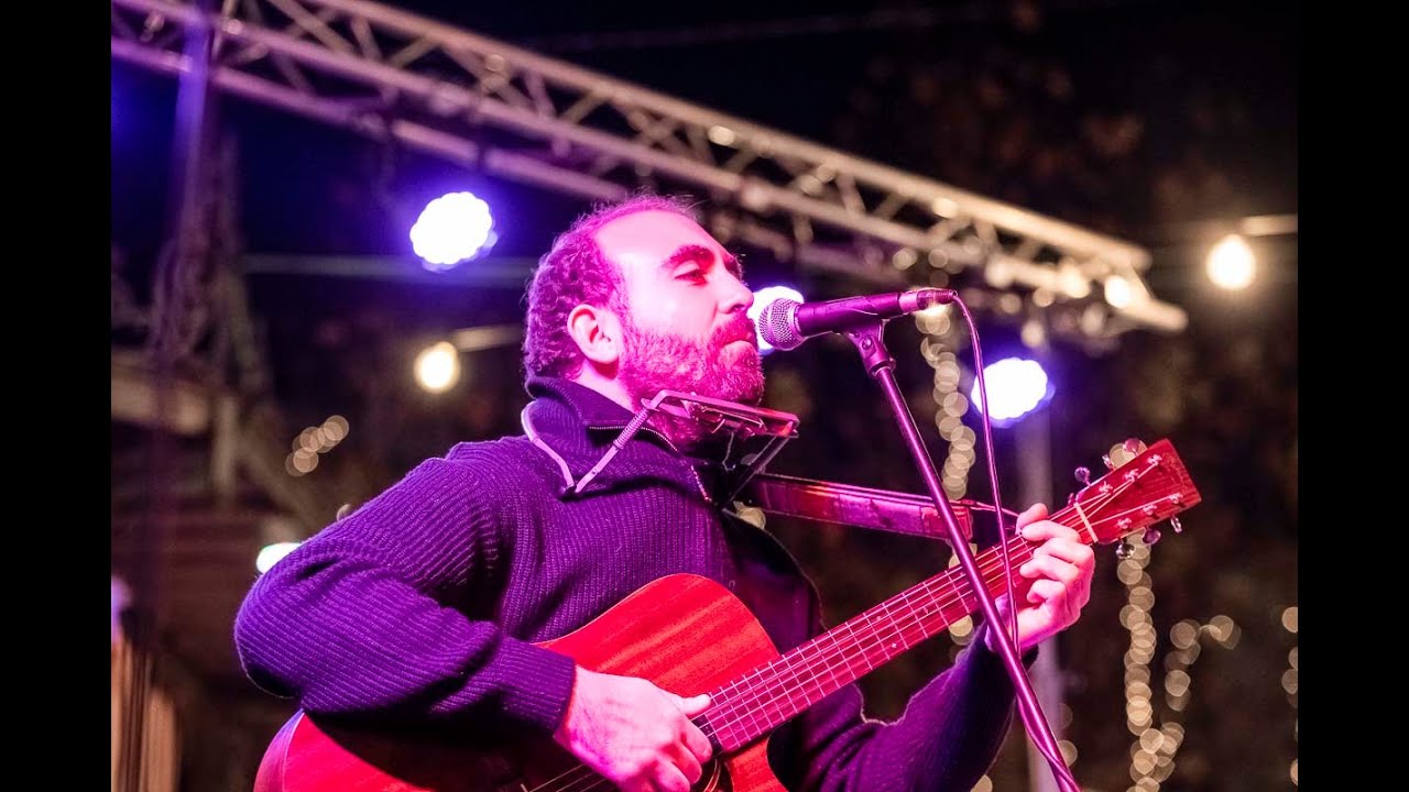 Jorge Navarro y la Revolución sonríe - YouTube