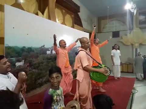 Iskcon vv nagar dancing kirtan by vamsi gopal prabhu,chaitanya ...