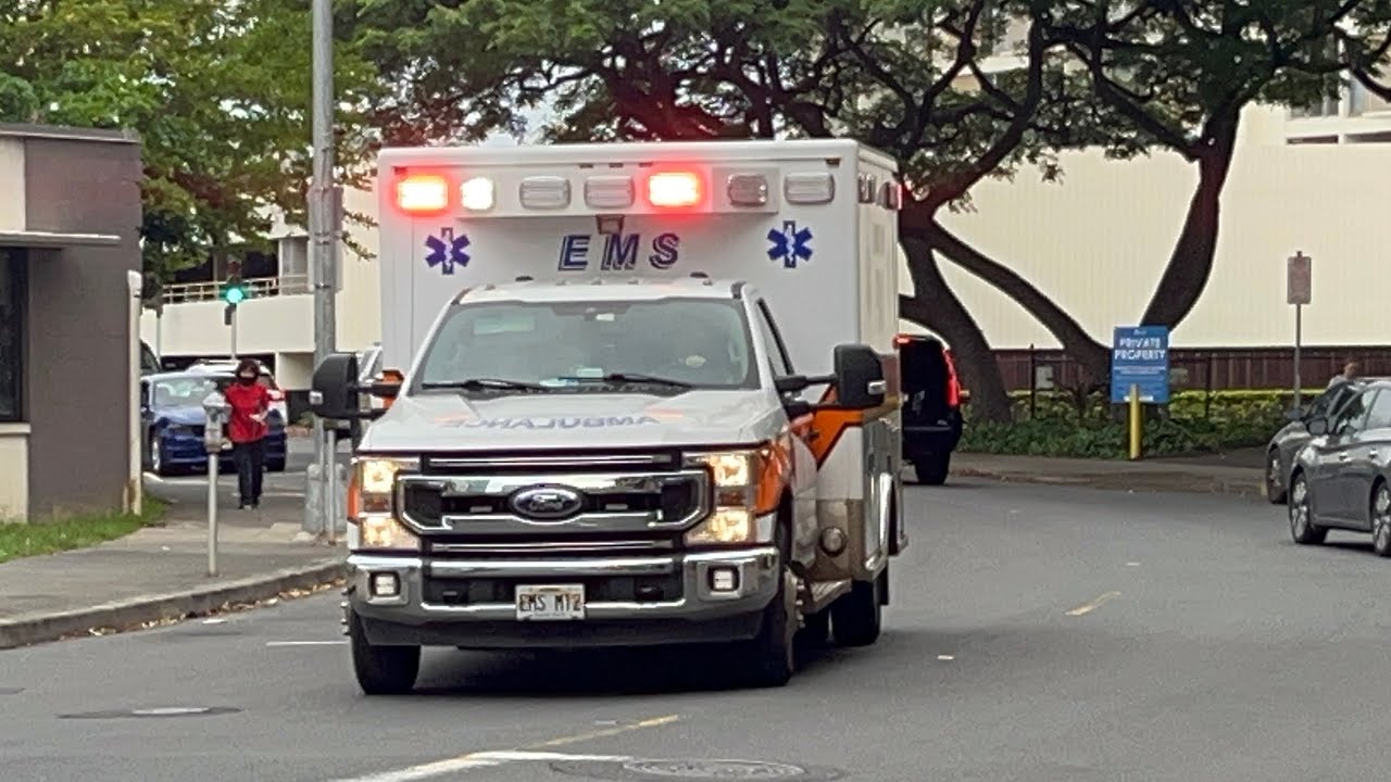 Hounlulu EMS arrive on scene - YouTube