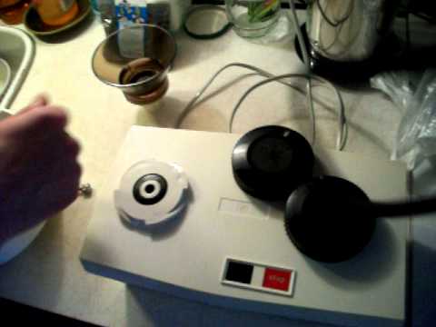 Retro - kuchyňský robot ETA 022, mletí máku - YouTube