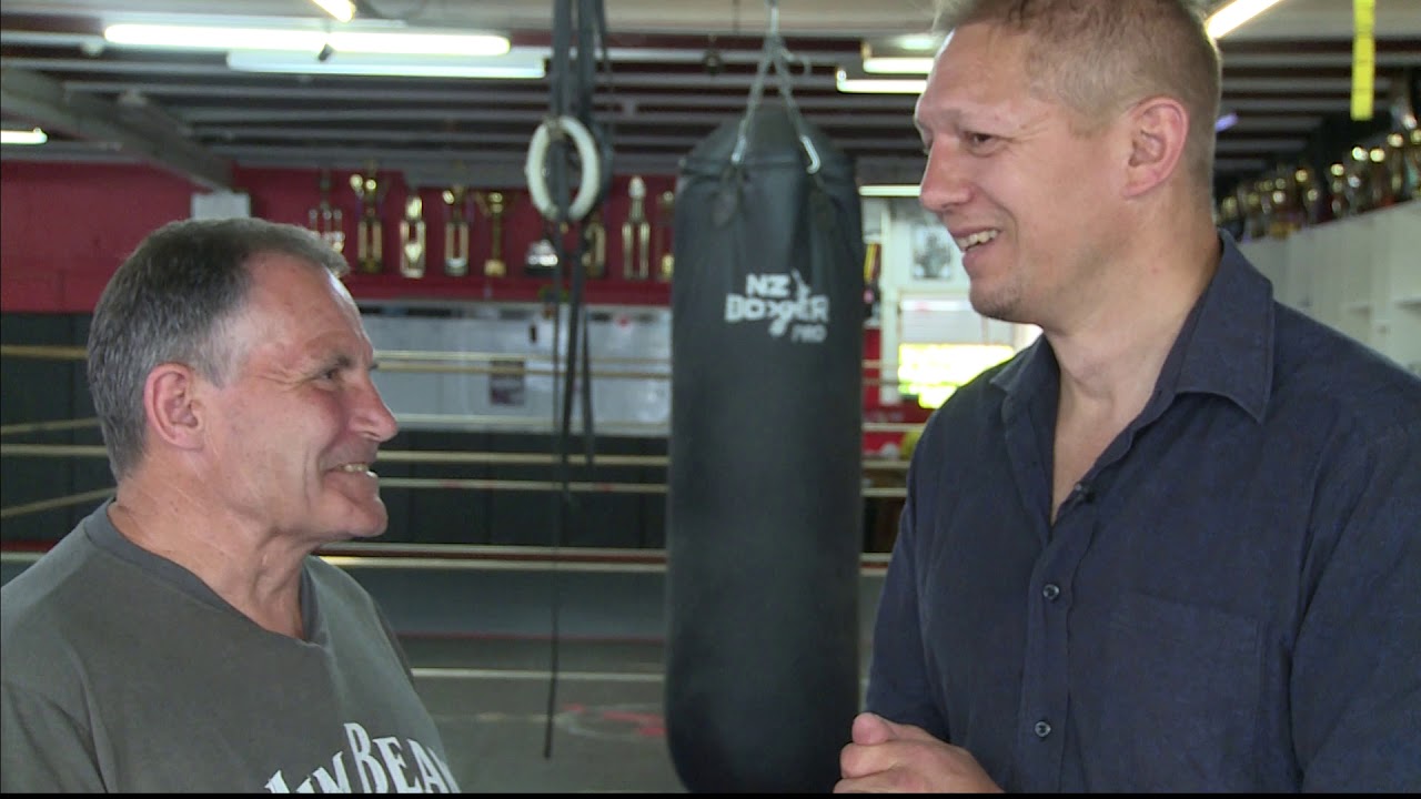 Top fight commentator Mike Angove on past and future - YouTube