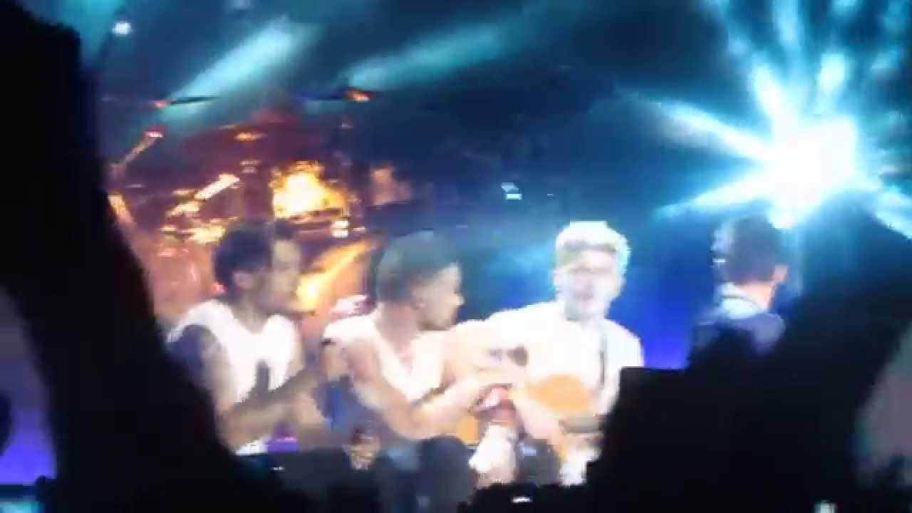 Little Things - One Direction Peru 27/04/14 - YouTube