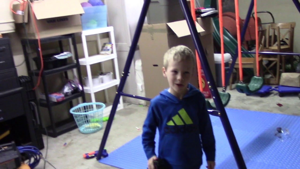 Two Story Box Fort!!! - YouTube