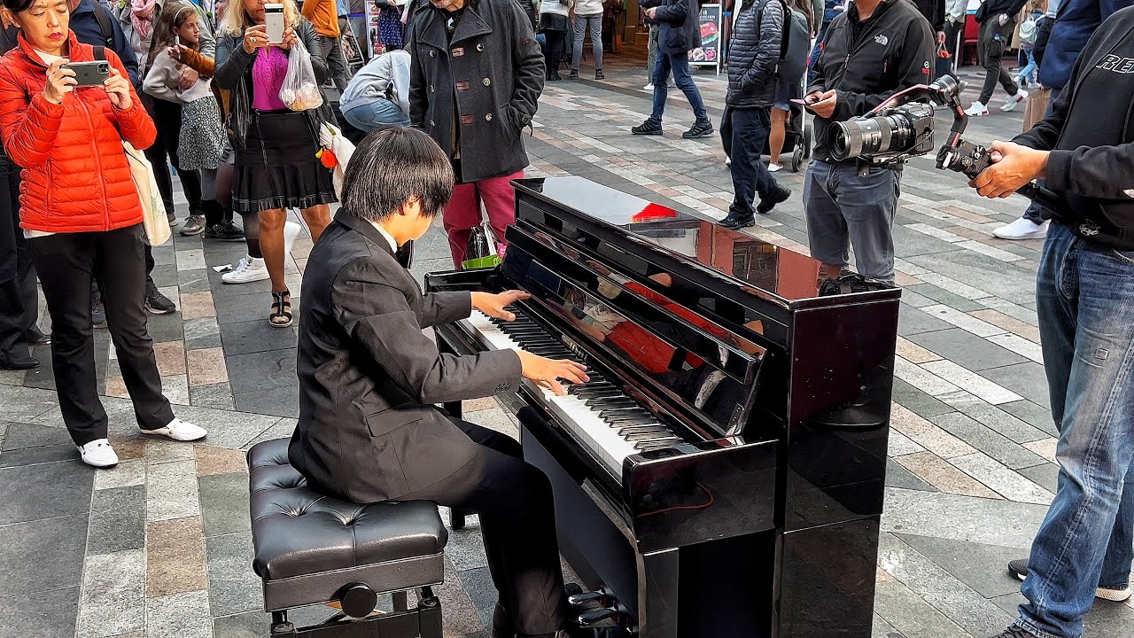 Amazing Young Piano Master Wows Crowds in Central London - YouTube
