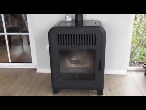 MCZ CUTE pellet kachel.. het jaarlijks onderhoud - YouTube